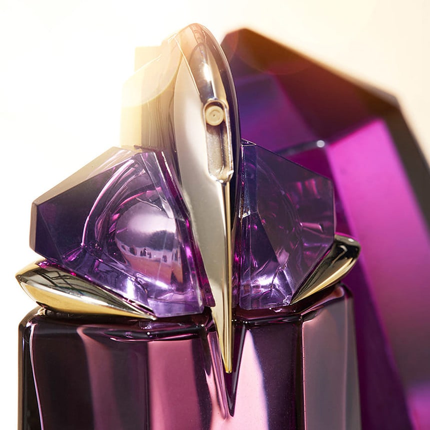 Designul Futurist al Alien Parfum: De la Ambalaj la Esență - Replique ...